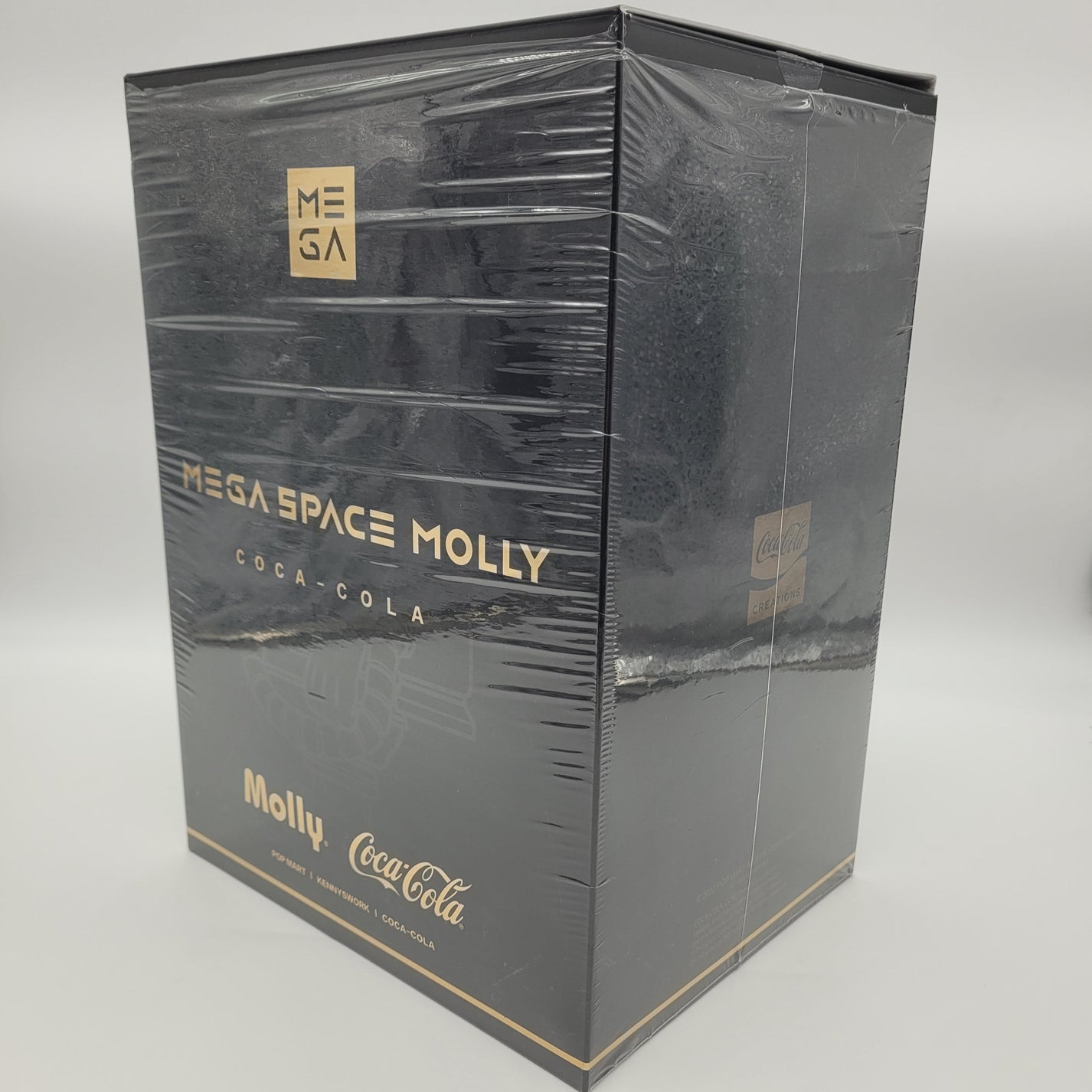 POPMART MEGA COLLECTION 400% SPACE MOLLY Coca Cola (Over The Moon) – ETTV
